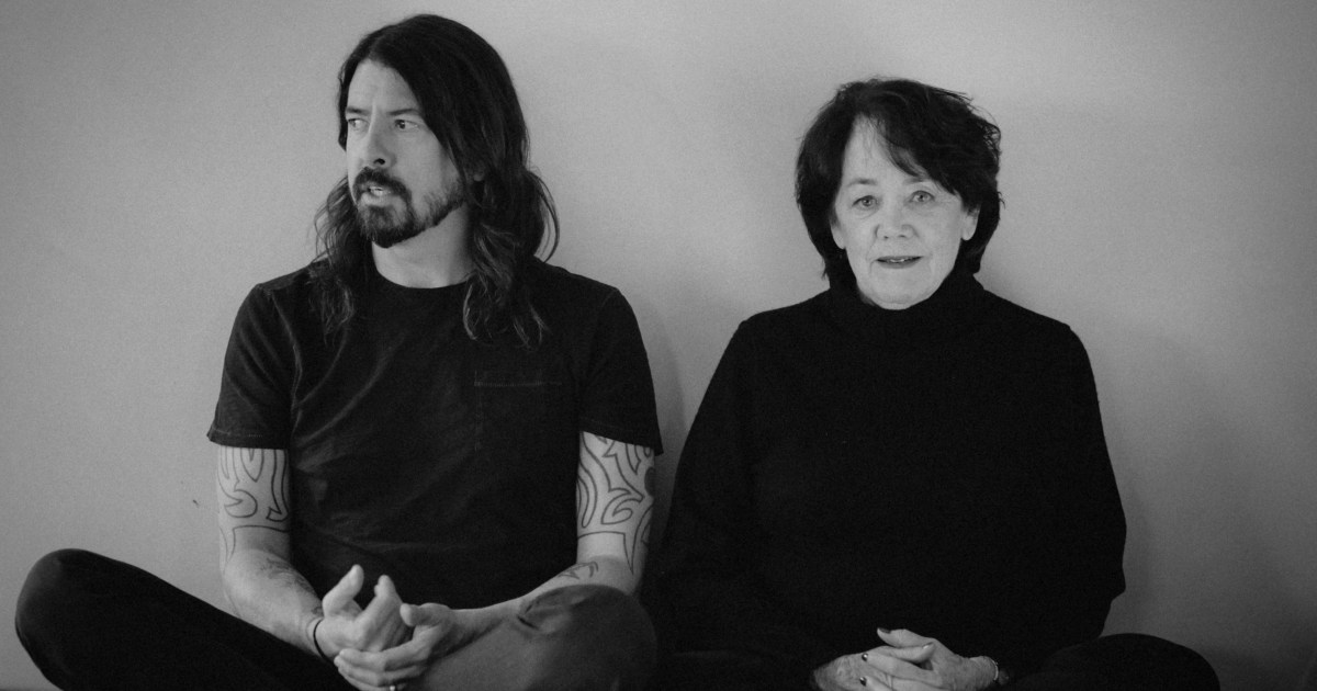 Absolute Legend Dave Grohl Praises Teachers, Slams Trump's Move To ...