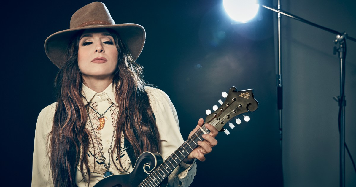 Listen To Chelsea Peretti's New EP Featuring Kathleen Hanna, The Kid ...