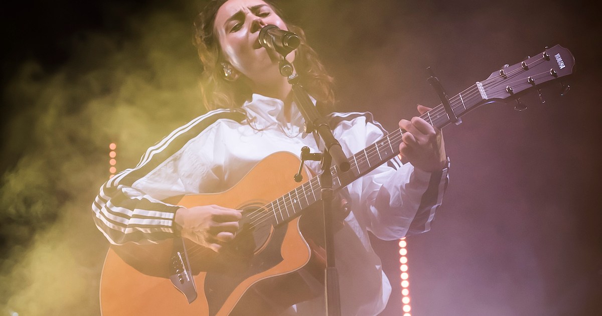 Watch Amy Shark's Breathtaking Performance Of 'Everybody Rise' At The ...
