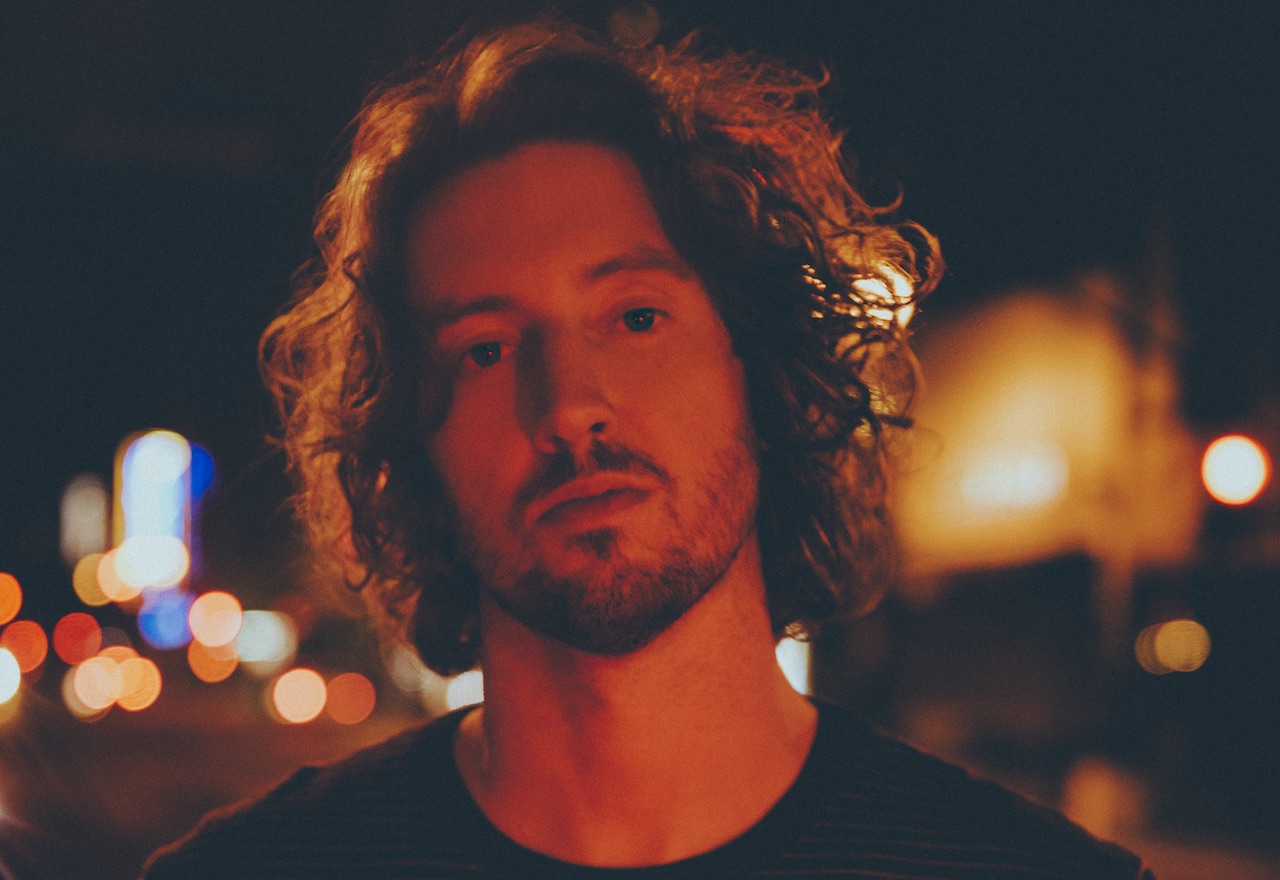 Listen To Dean Lewis' Single 'Falling Up' - Music Feeds