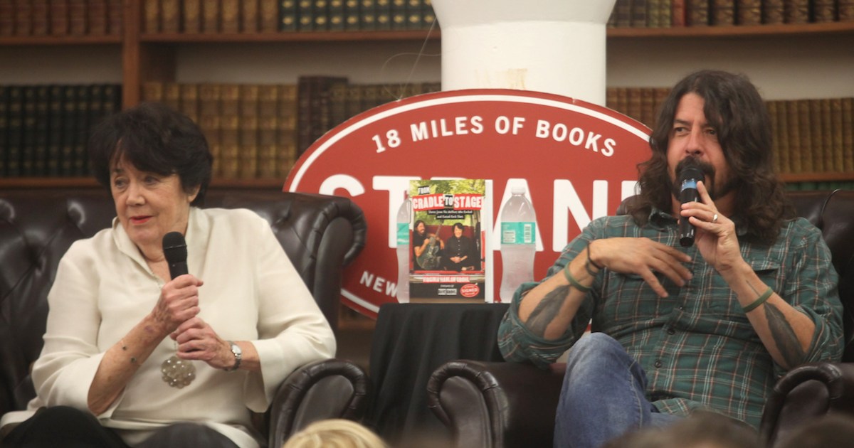 Watch the First Trailer for Dave Grohl's 'From Cradle to Stage' Doco ...