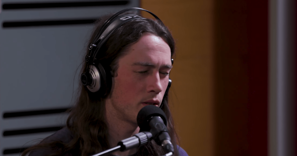 Didirri Delivers Stunning Cover Of Green Day's 'Wake Me Up When ...