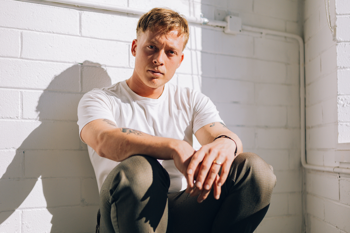 PREMIERE: Listen to Lawson Hull's Freewheeling New EP, 'Hangin' Out ...