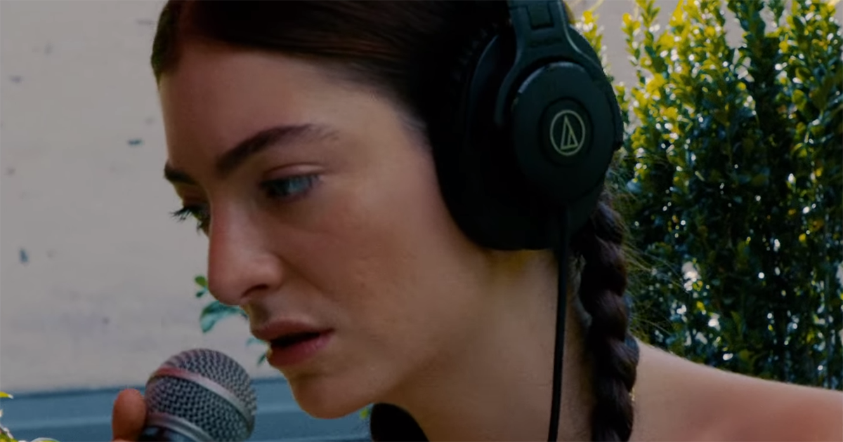 Watch Lorde Perform 'Stoned At The Nailed Salon' Live From A New York ...
