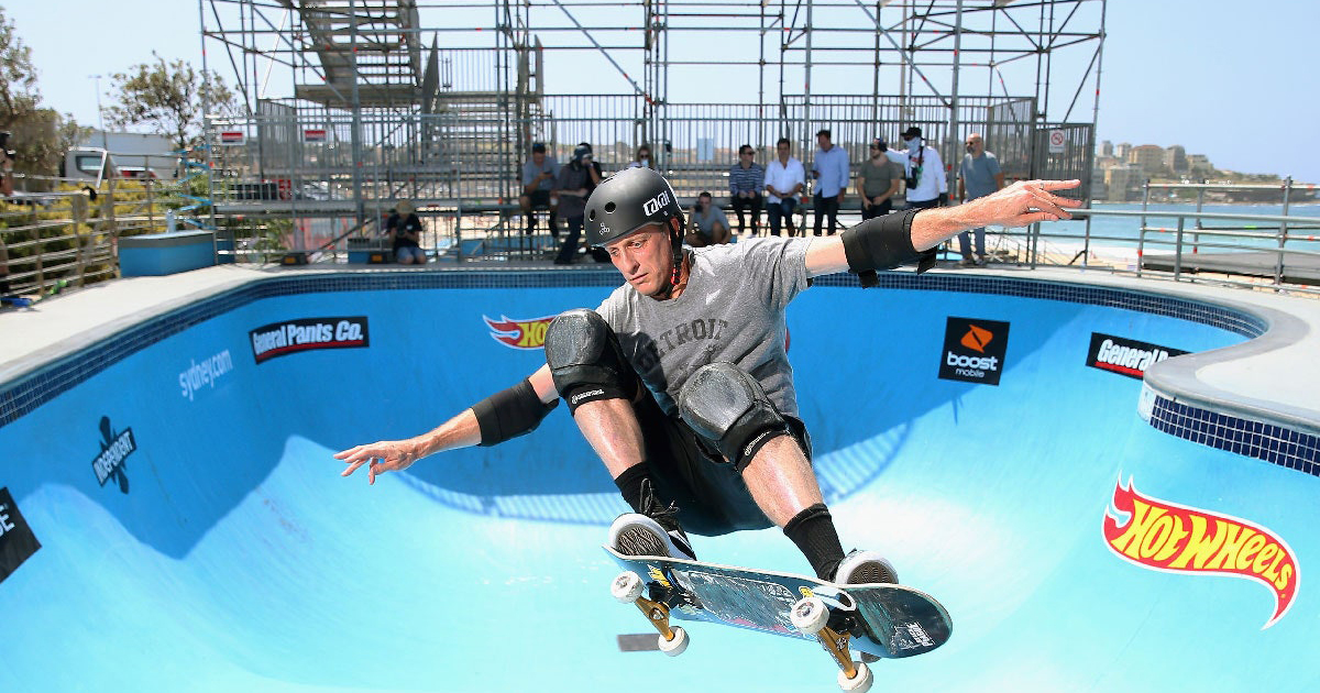 Tony Hawk Joins Goldfinger Live to Perform THPS Classic 'Superman'
