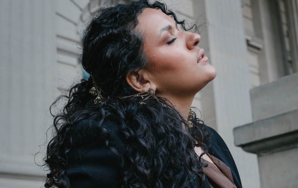 PREMIERE: AVA Unveils Lush & Soulful Debut Single 'Business Man'