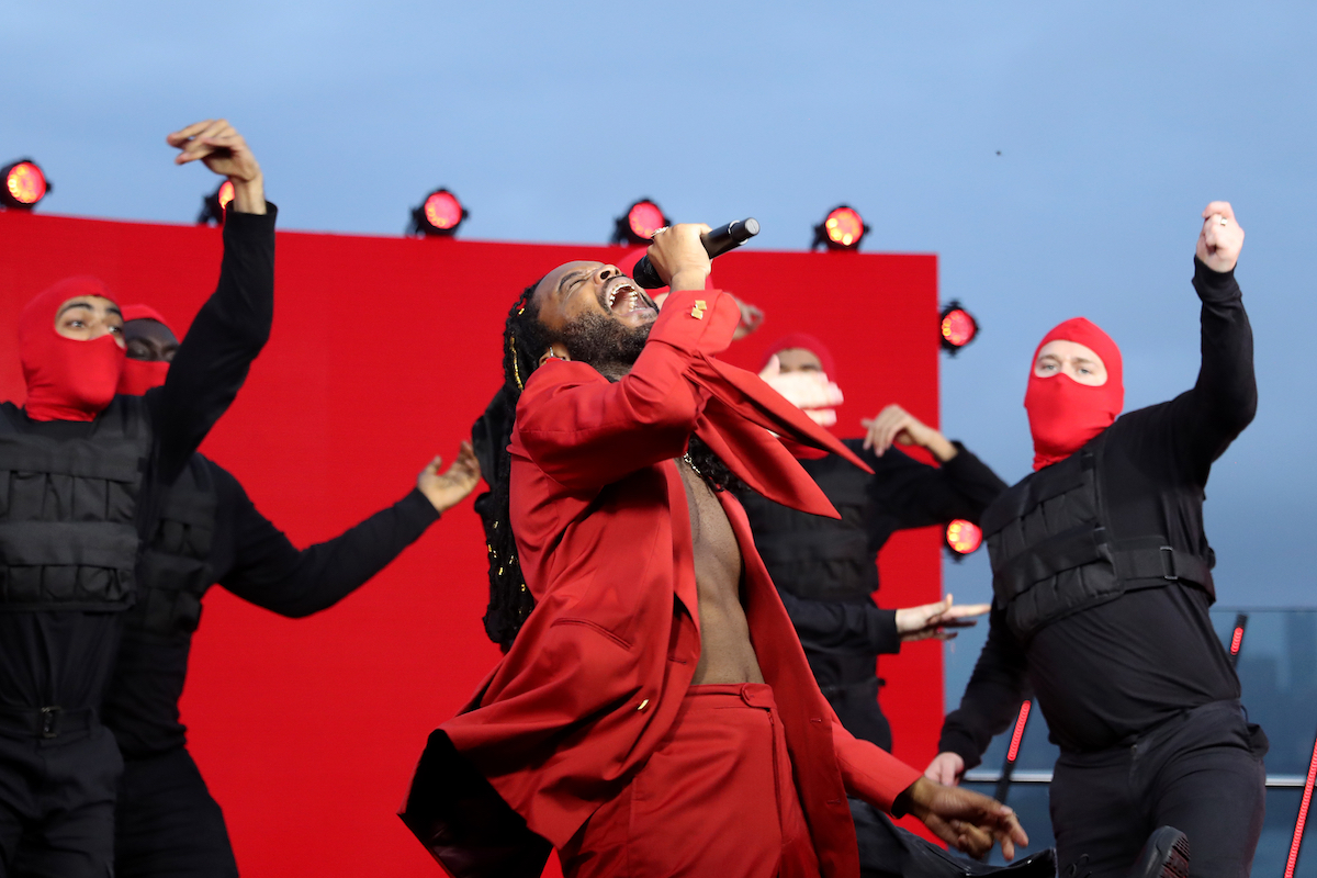Watch Genesis Owusu Perform A Smiling With No Teeth Medley At The Watch Genesis Owusu Perform A Smiling With No Teeth Medley At The