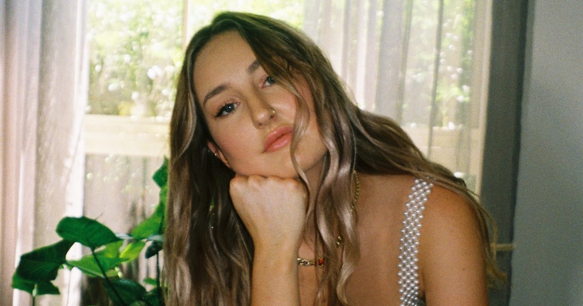 'Beautiful Sensitive Boy' Singer Elle Murphy's Five Relationship Red Flags