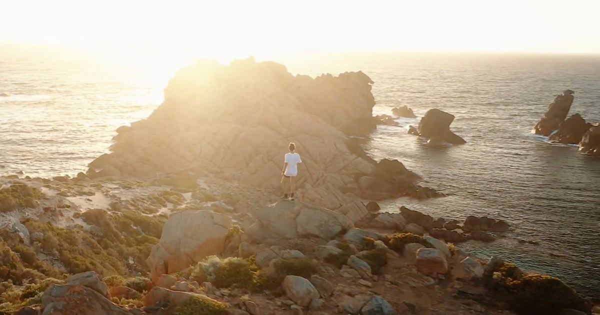 PREMIERE: Watch Samantha Gash Star In The Stunning Video For Riley ...