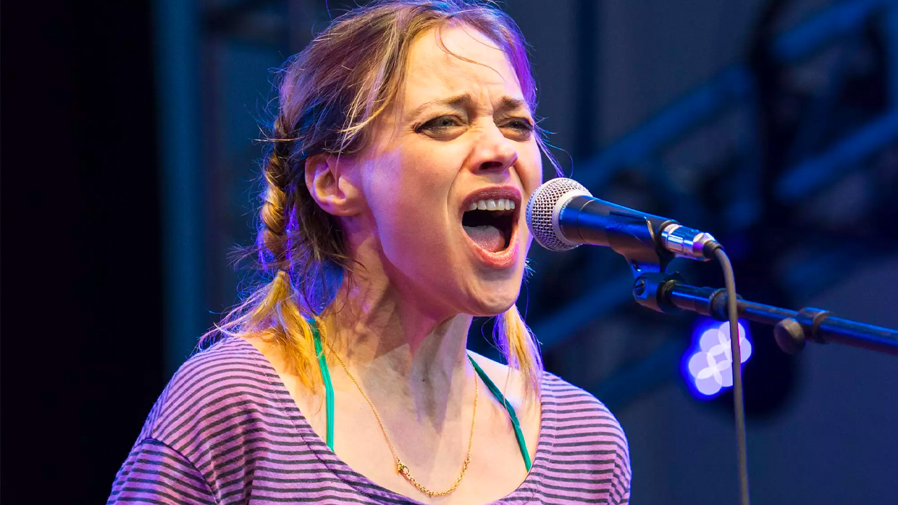 Fiona Apple On Roe v. Wade Reversal: 'This Feels Like Sexual Assault'