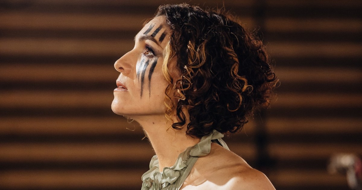 PREMIERE: Jessica O'Donoghue Upends Genre with 'Let It Flow'