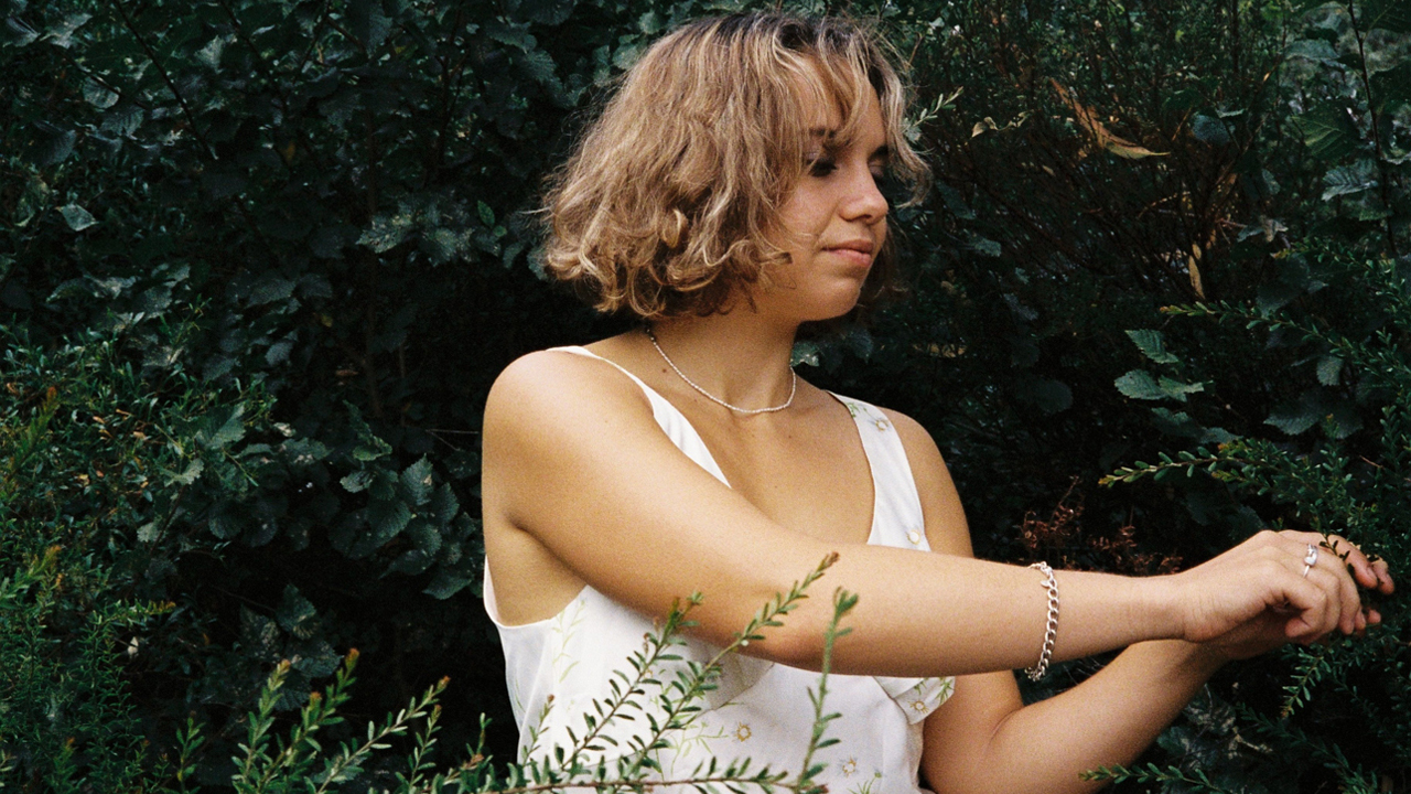 PREMIERE: MOZË Manifests Her Musical Dreams With 'Saving'