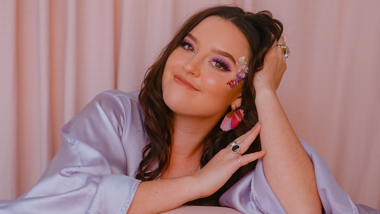 Byron Singer-Songwriter Yazmindi Releases Debut Album 'Dream On'