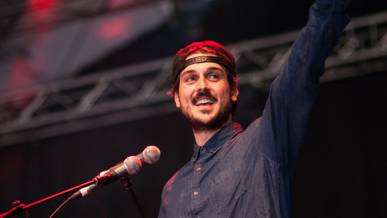 Andy Bull Releases New Single 'Dying Star' Ahead of 2022 Headline Tour