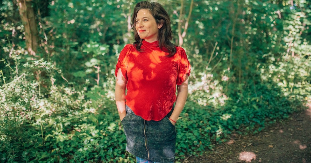 PREMIERE: Elana Stone Gives a Nod to David Byrne on 'Oregon'