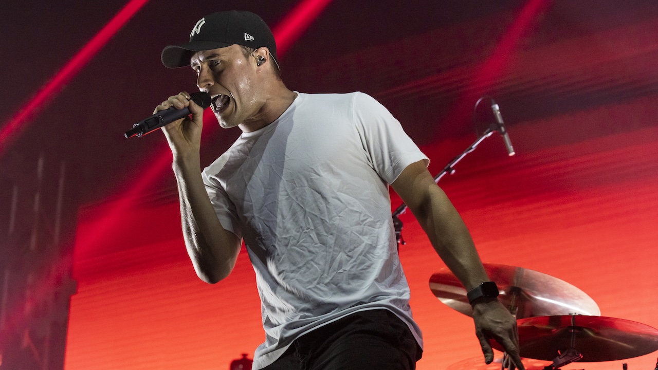 Illy Releases New Single 'Like You', Re-Signs with Warner Music Australia