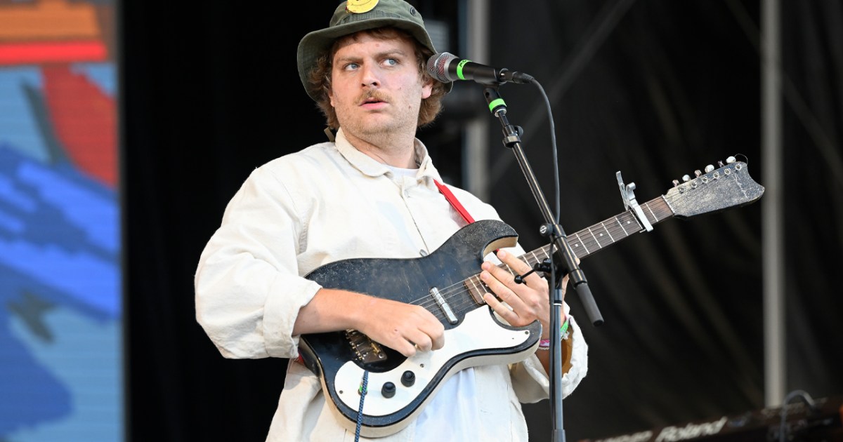 Mac DeMarco Covers 'It's Beginning To Look A Lot Like Christmas'