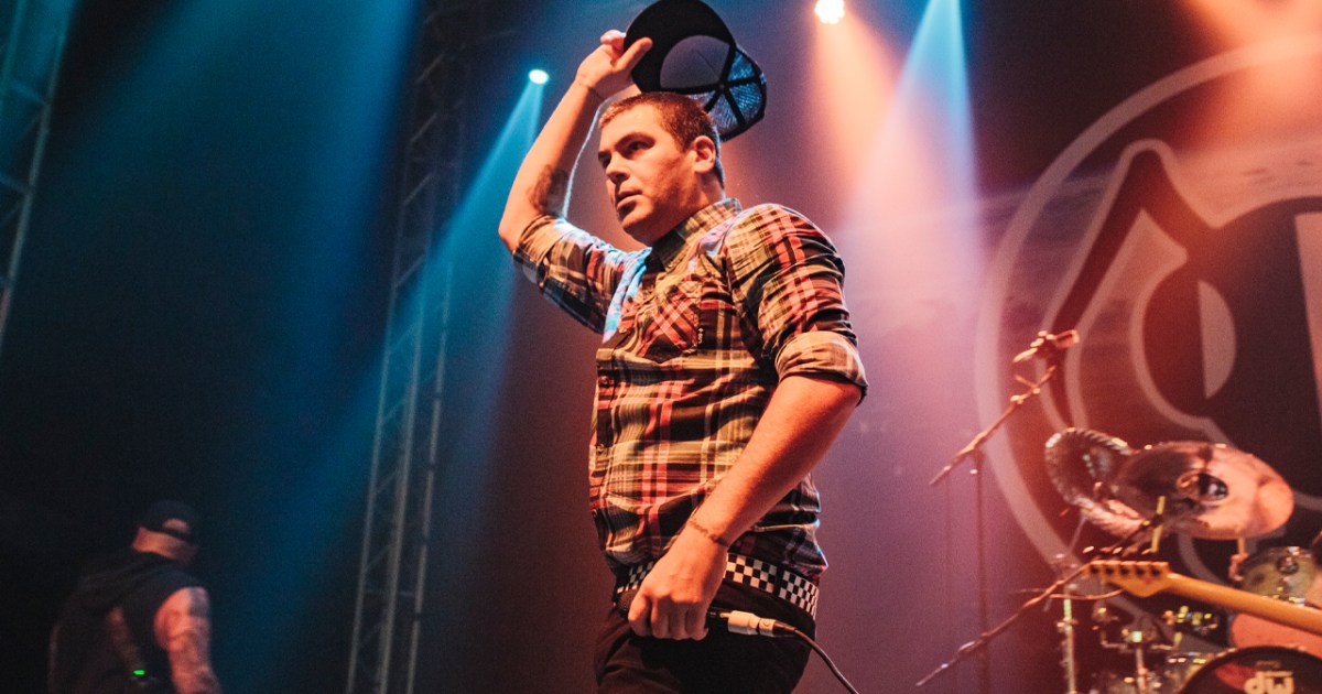 Alien Ant Farm Singer Charged With Battery After Onstage Incident