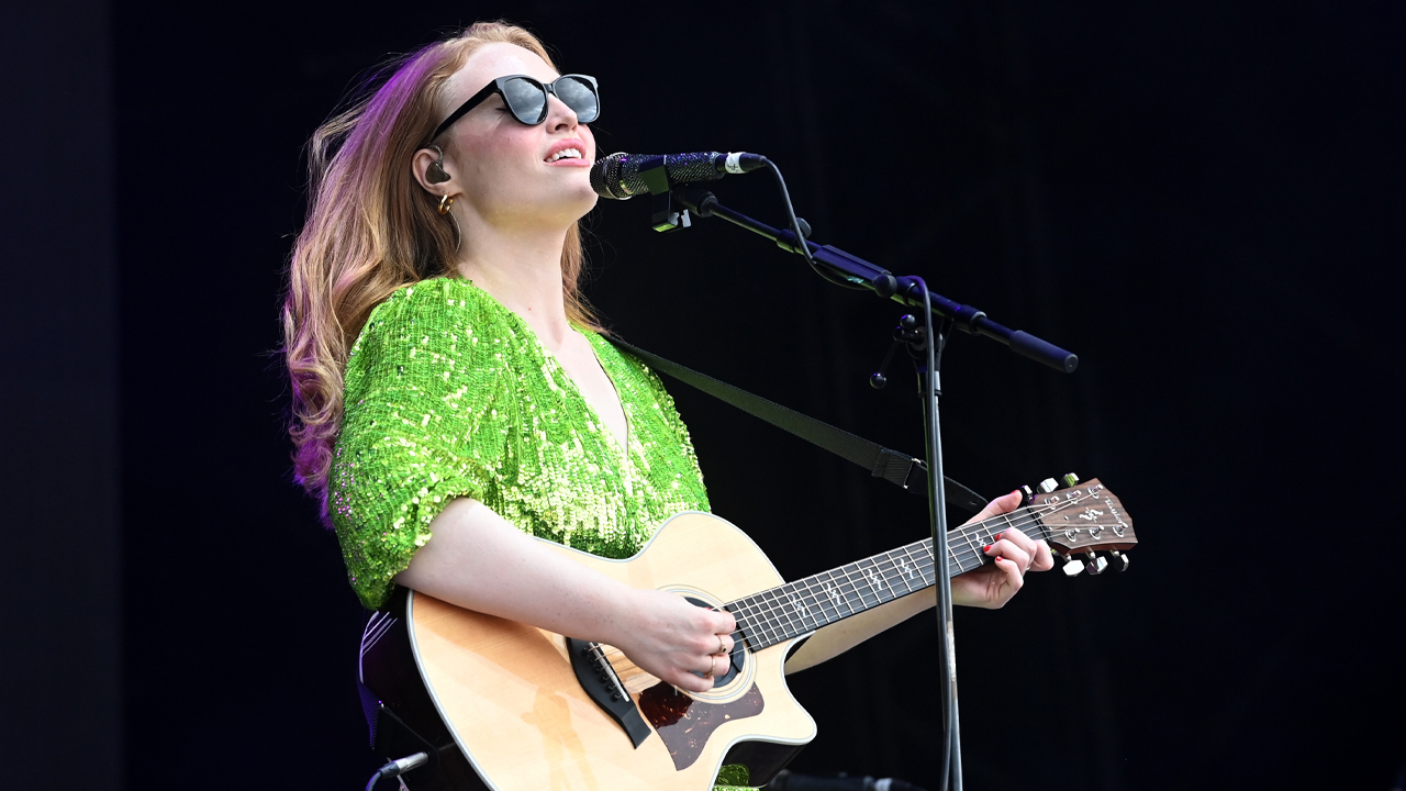 Freya Ridings Announces New Album, Shares Lead Single