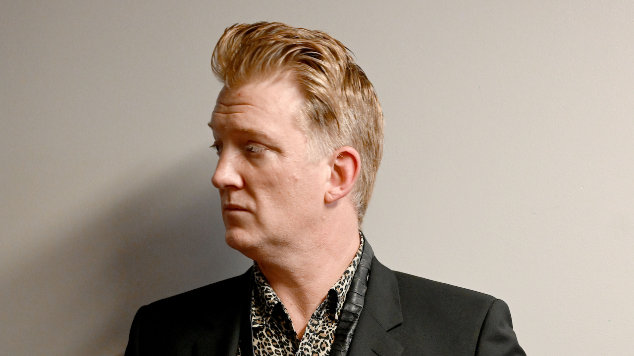 Artic Monkeys: Josh Homme sings on Suck it And See - Music Feeds