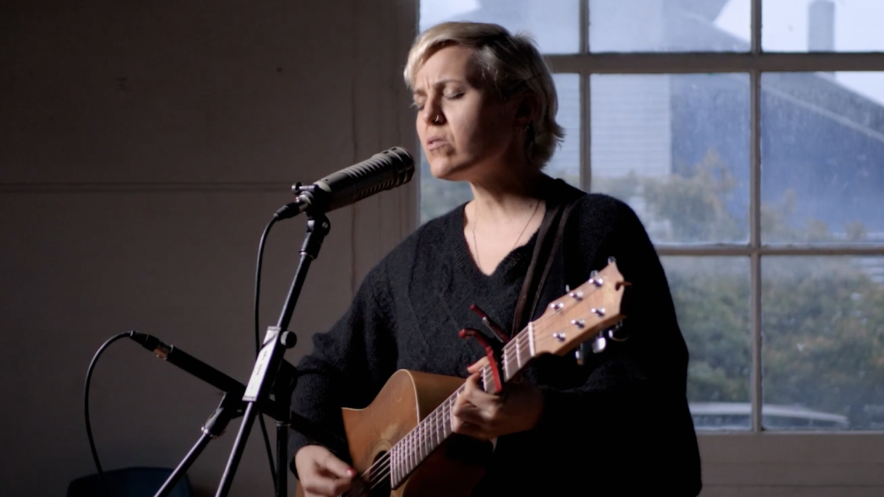 Liz Stringer Announces Third Melbourne Solo Show Ahead of UK Tour