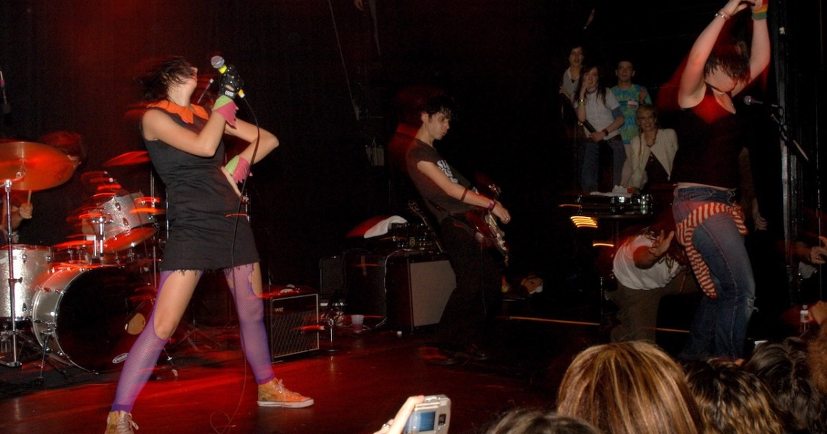 Yeah Yeah Yeahs Release Short Doco Around Fever To Tell