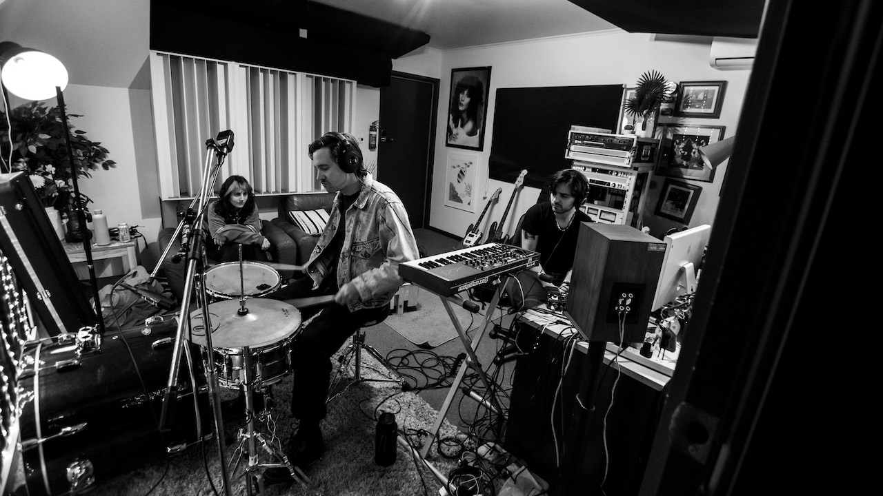 DIVEBAR YOUTH on New Single 'PANIC' feat. Cahli Blakers