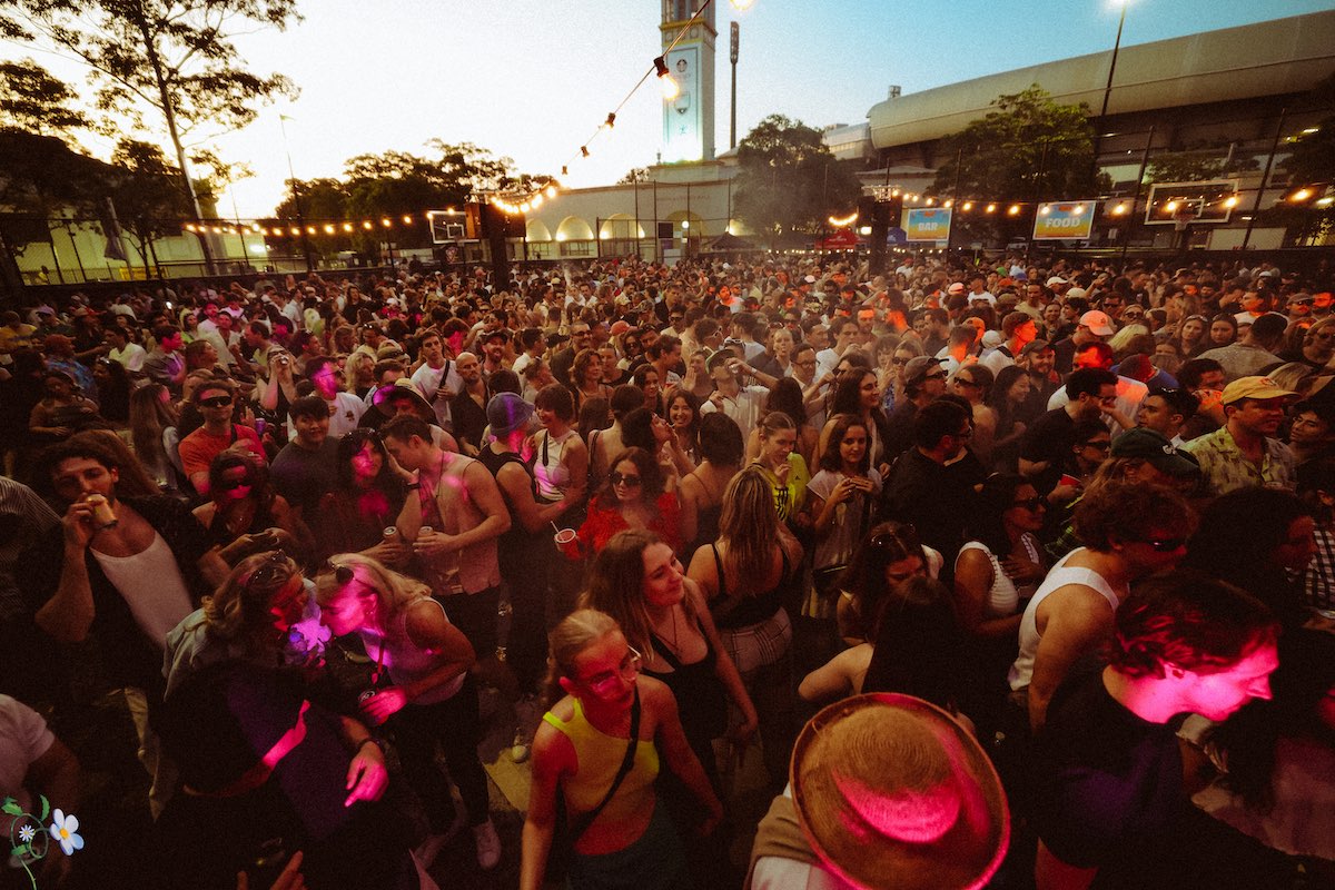 Watch A Gifted 11-Year-Old Mini Sia Dance In 'Chandelier' Video - Music ...