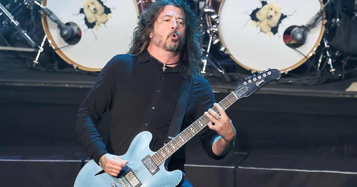 Dave Grohl Uses 'No Cursing' Sign to Avoid Swearing in Abu Dhabi