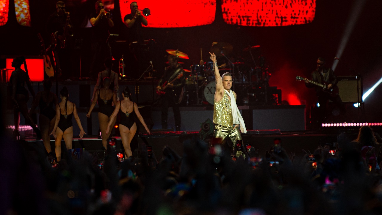 Robbie Williams Fan Dies After Fall at Sydney Concert