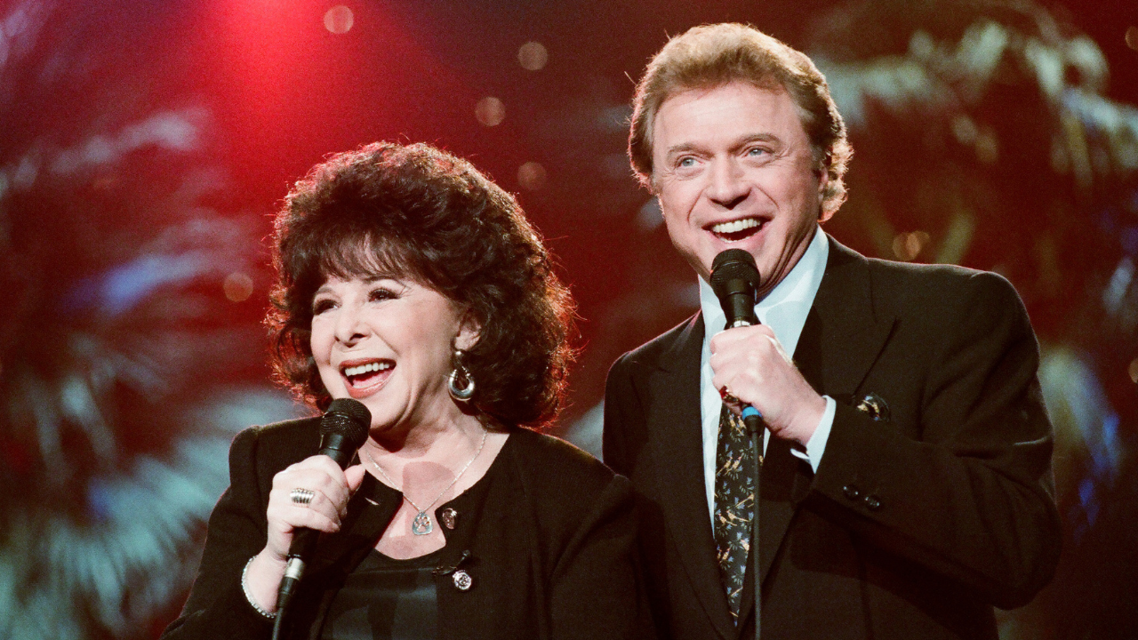 Steve Lawrence, Half Of Musical Duo Stevie & Eydie Dies At 88 - Music Feeds