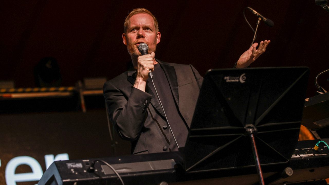 Max Richter Announces 2025 Australian Tour - Music Feeds