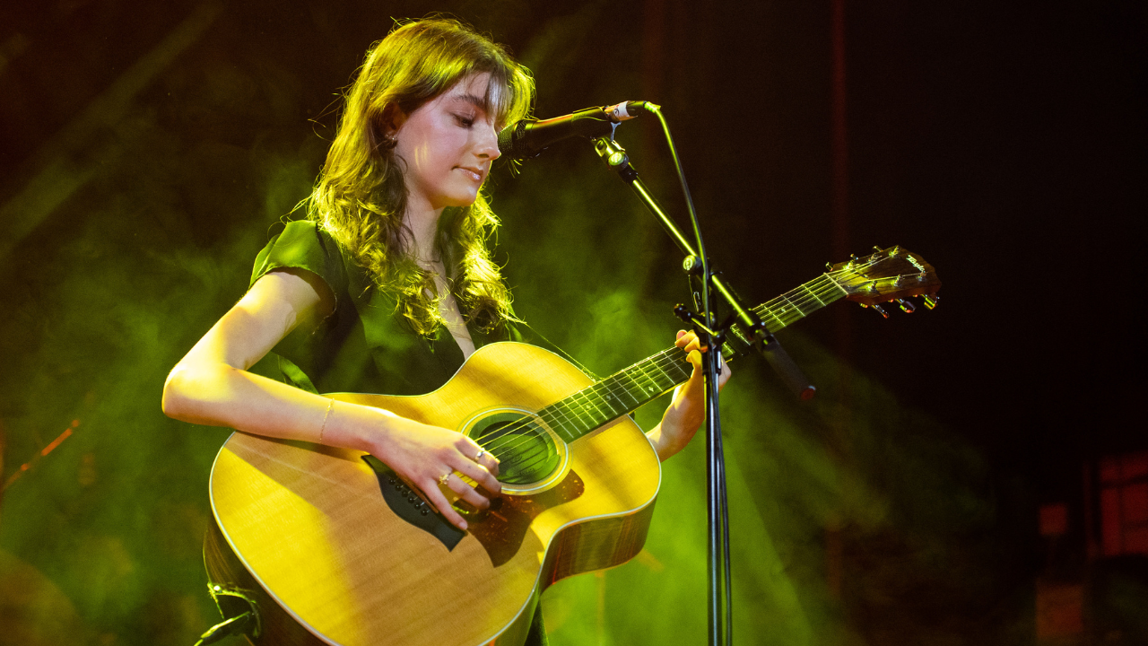 Alix Page Releases New Single 'Girlfriend' - Music Feeds