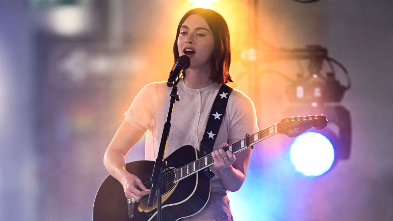 Gracie Abrams Achieves Milestone With First-Ever UK Number 1 Album 'The ...