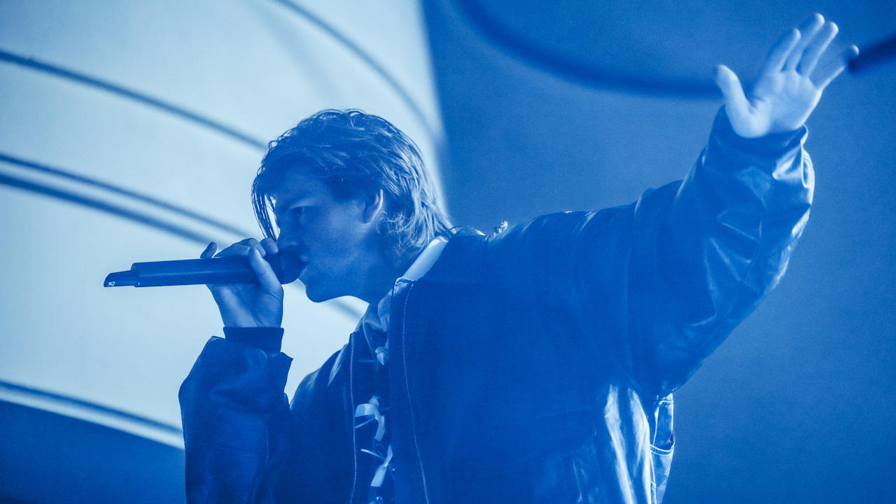 Ruel Announces Covers EP, Shares 'Kiss Me' - Music Feeds