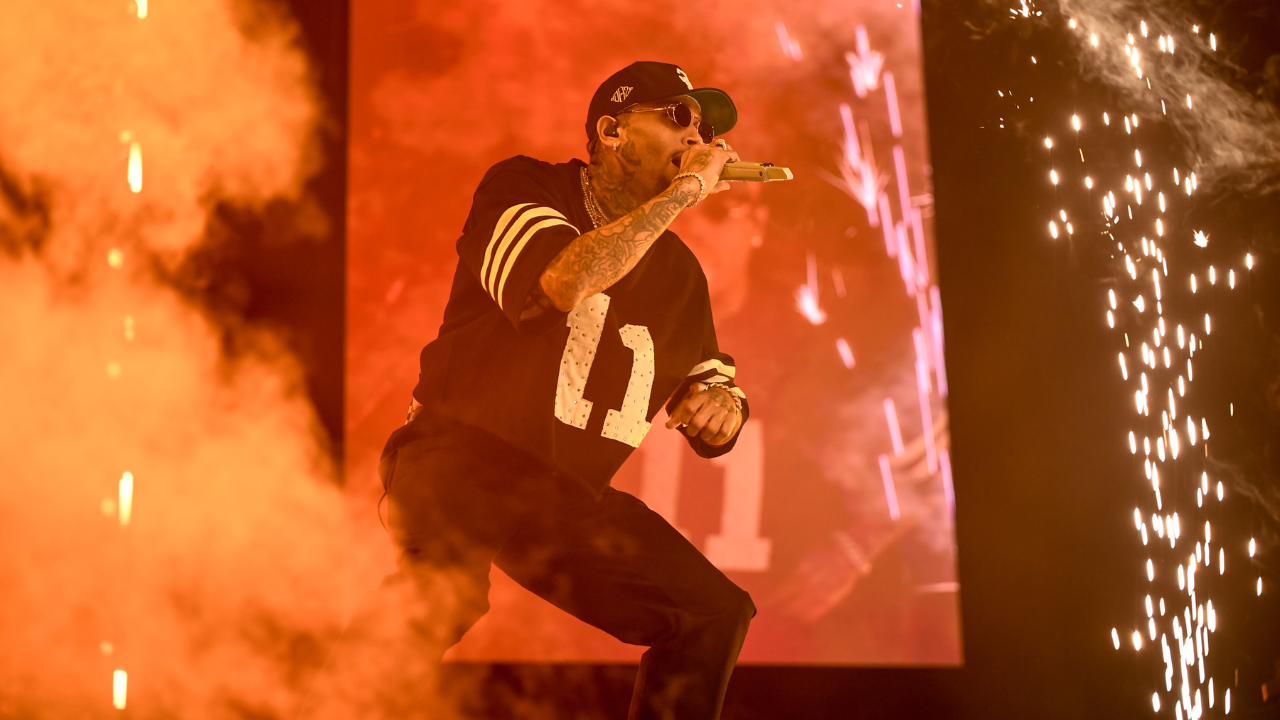 Chris Brown Crew Sued Over Alleged Assault Of $15 million - Music Feeds