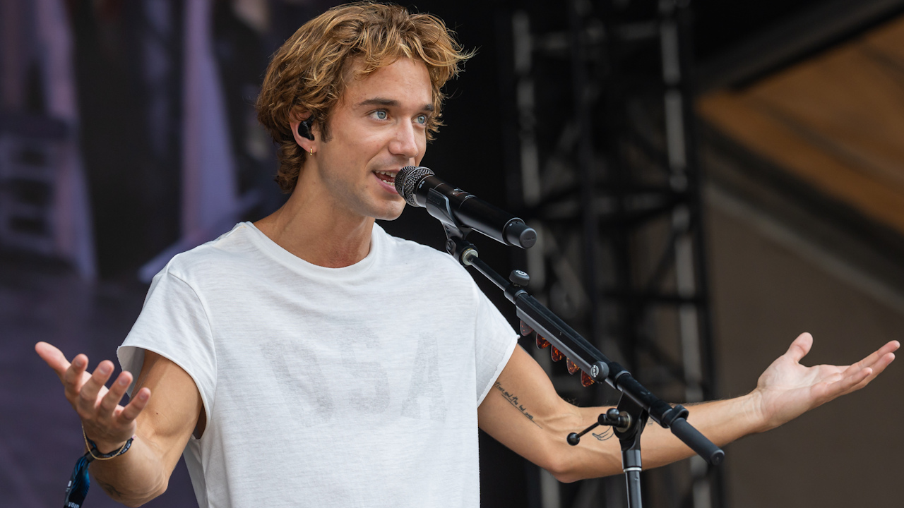 Daniel Seavey Announces 2025 Australian Tour - Music Feeds