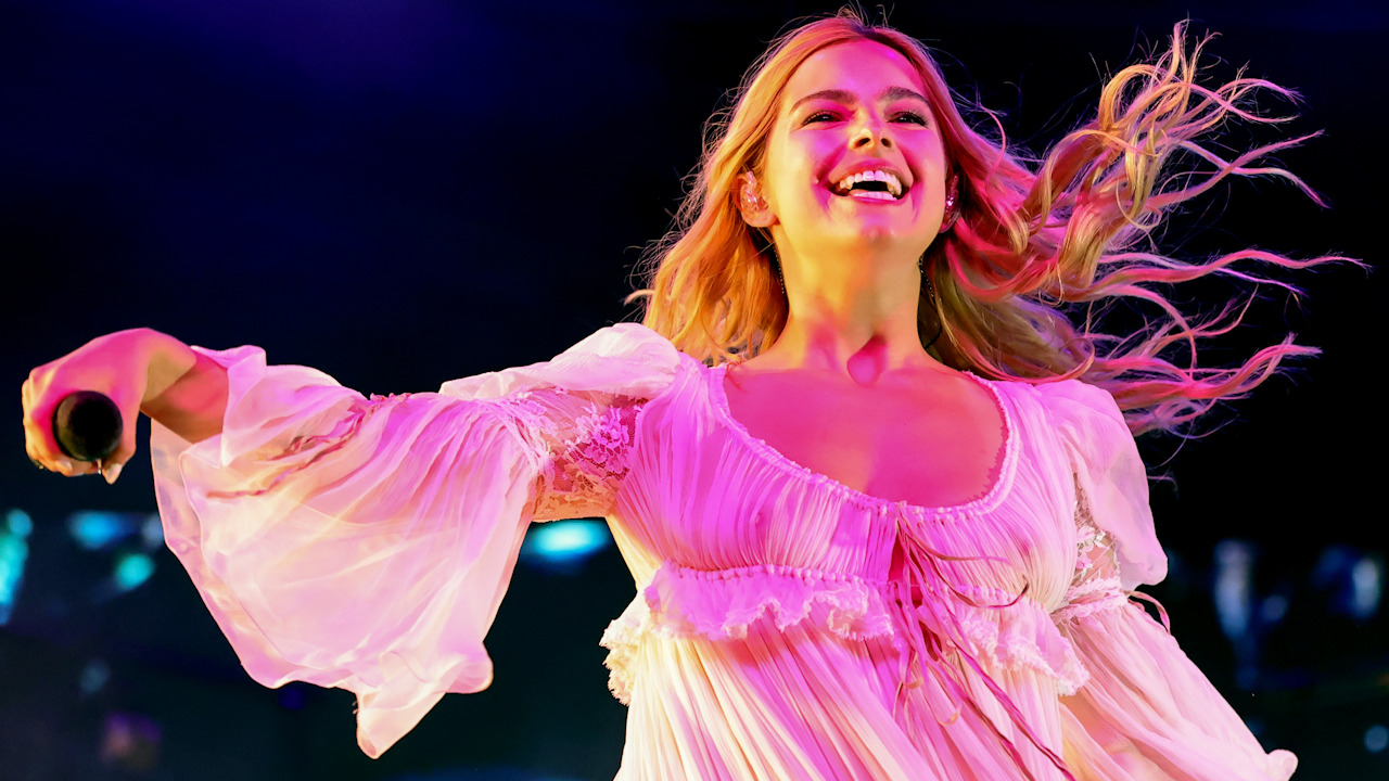 Addison Rae Announces Debut Australian Tour For November 2025 - Music Feeds