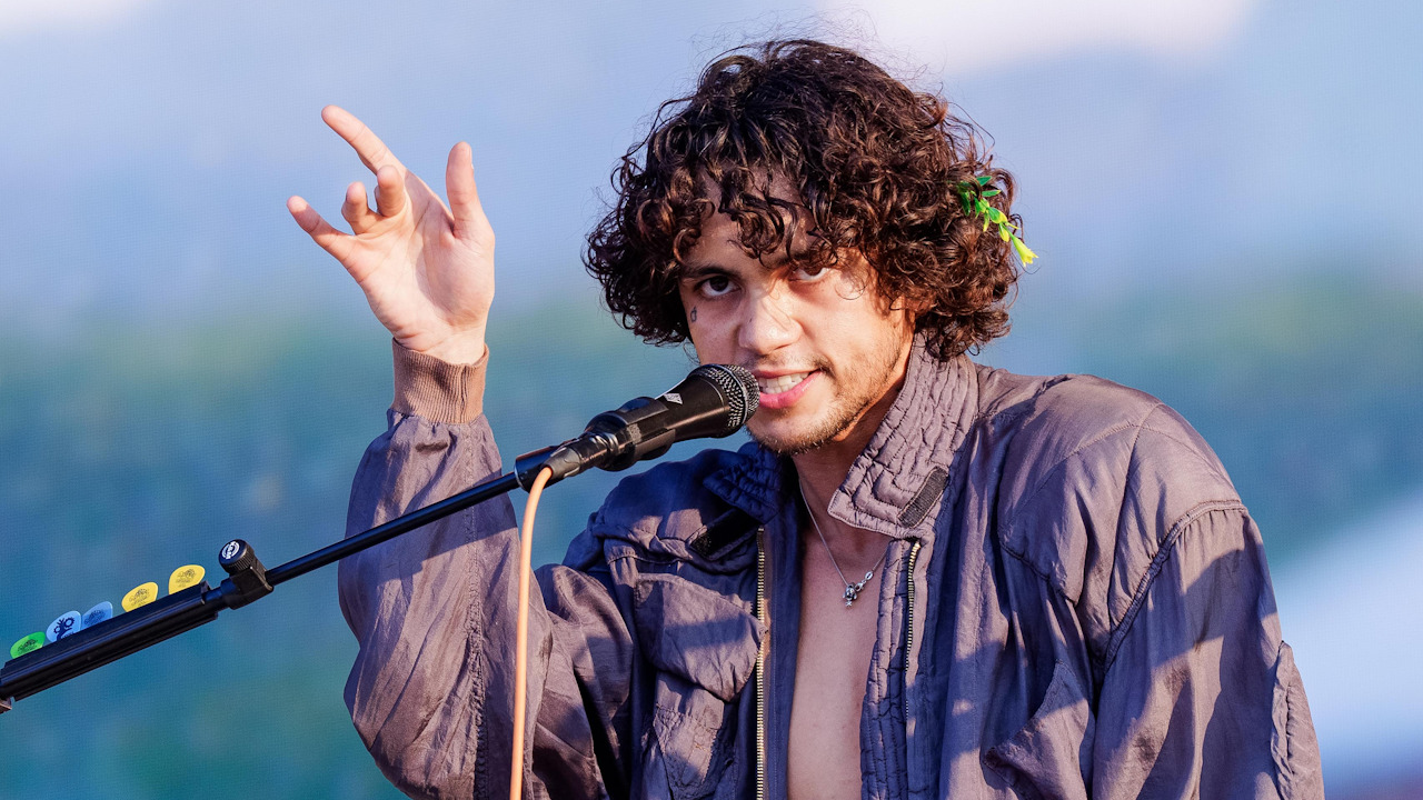 Dominic Fike Announces 2025 Spilt Milk Sideshows - Music Feeds