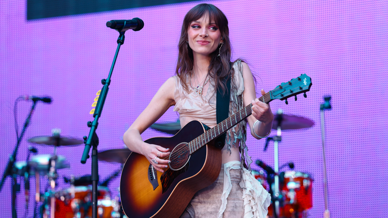 Holly Humberstone Announces 2025 Headlining Australian Shows - Music Feeds