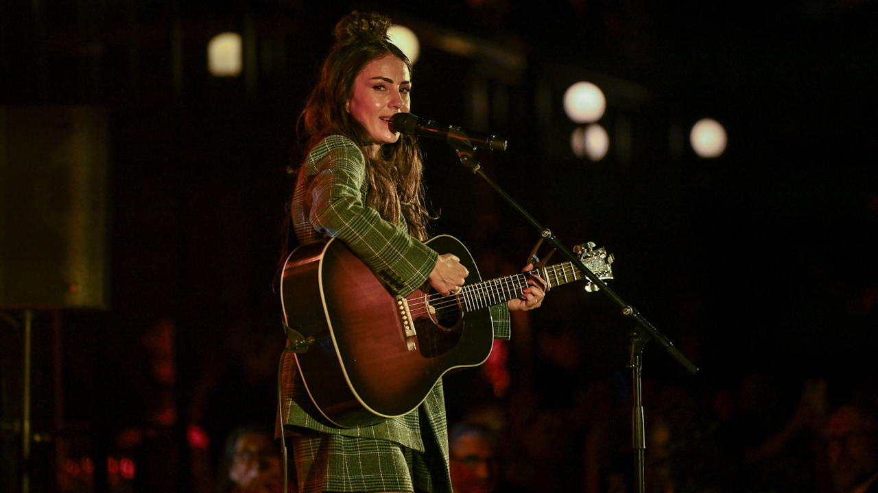 Amy Shark Adds Second Leg To 2025 Solo Acoustic Tour - Music Feeds
