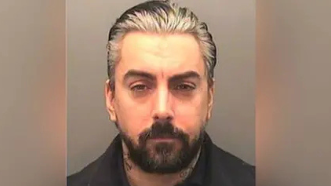 Lostprophets Frontman Ian Watkins Stabbed To Death In Prison