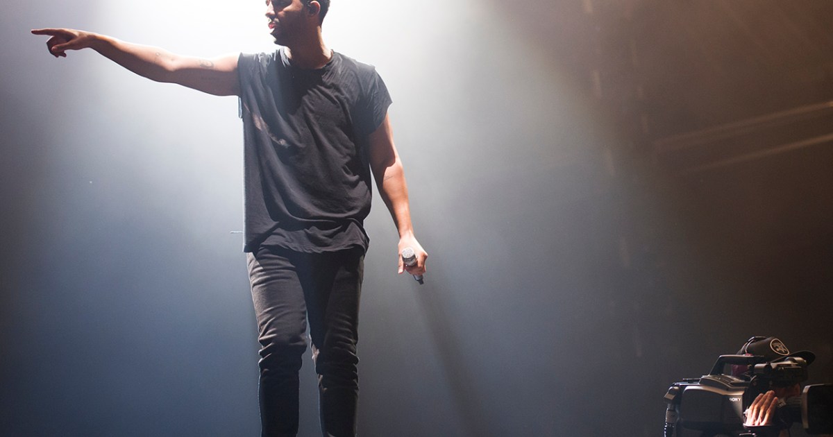 Drake Delights Fans With Surprise Appearance At SXSW - Music Feeds
