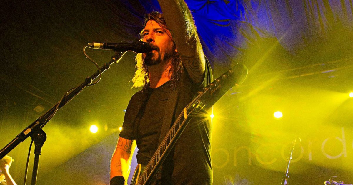 Watch Foo Fighters’ Surprise Performance With A Foo Fighters Tribute ...