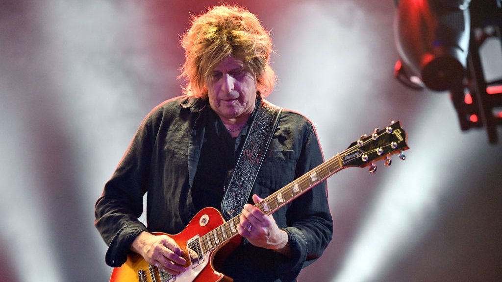 Stone Temple Pilots’ Dean DeLeo Accused Of Assaulting His Wife - Music ...