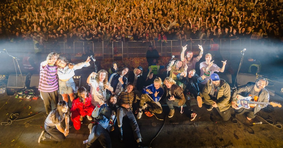 Watch Dune Rats' Nutso All-In Splendour Jam With Drapht, Mallrat, Alex ...