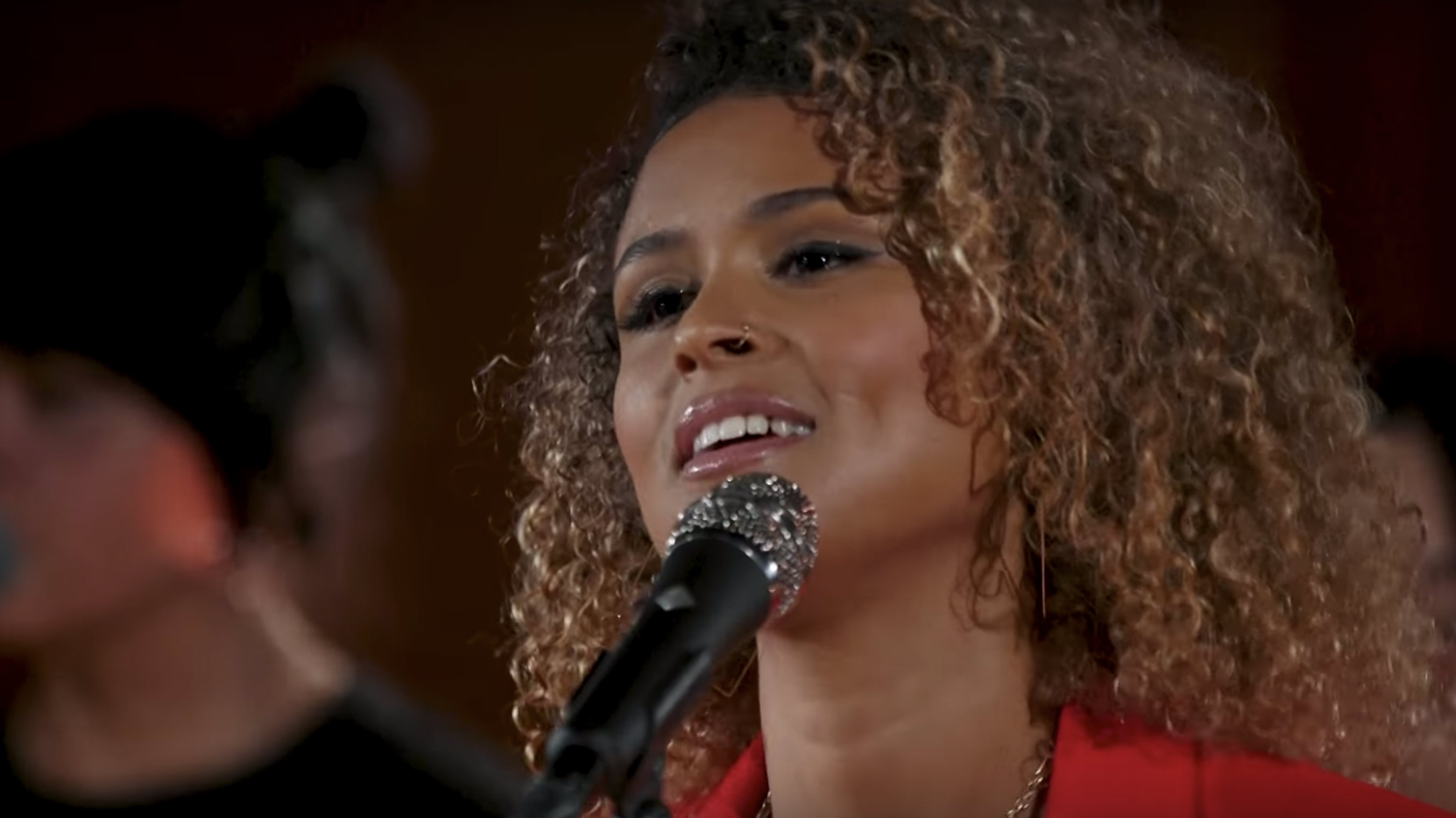 Thandi Phoenix Takes On Portishead's Classic 'Glory Box' For Triple J's ...