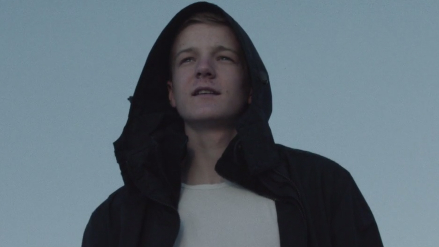 PREMIERE: Szymon - 'Golden' Video - Music Feeds