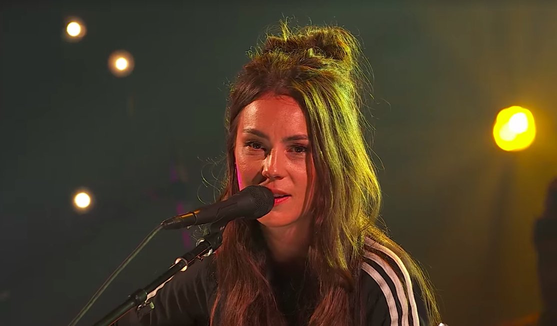 Watch Amy Shark Cover Wheatus' 'Teenage Dirtbag' On 'MTV Unplugged ...