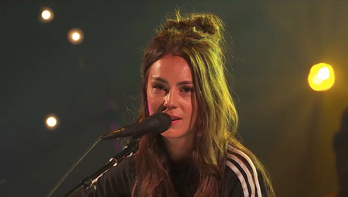 Watch Amy Shark Cover Wheatus' 'Teenage Dirtbag' On 'MTV Unplugged ...
